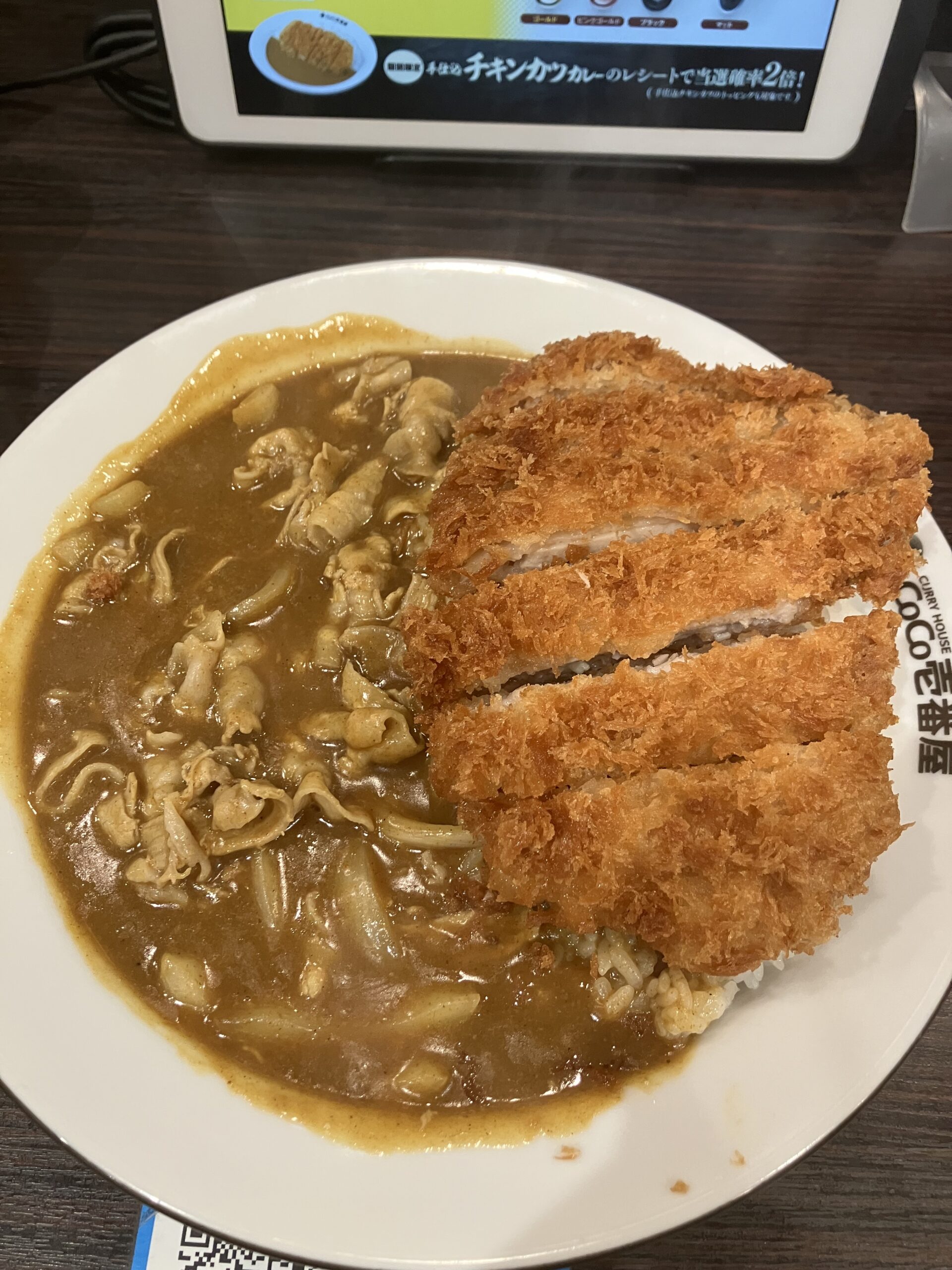 【5ch民】生活保護ぼく、CoCo壱でカツトッピングして米400gとサラダしただけなのに1,800円になり咽び泣く ...